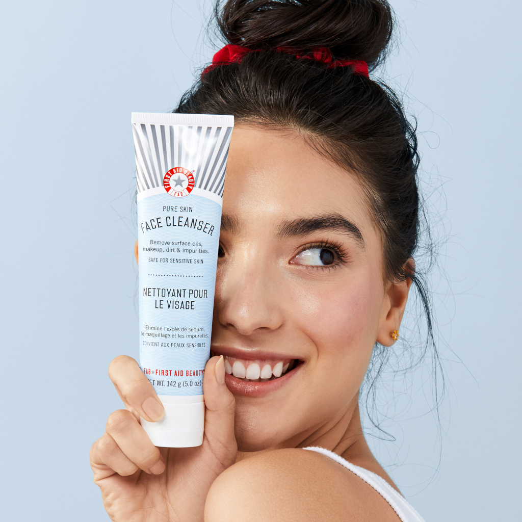 FIRST AID BEAUTY Face Cleanser- FIRST AID BEAUTY Cleanser