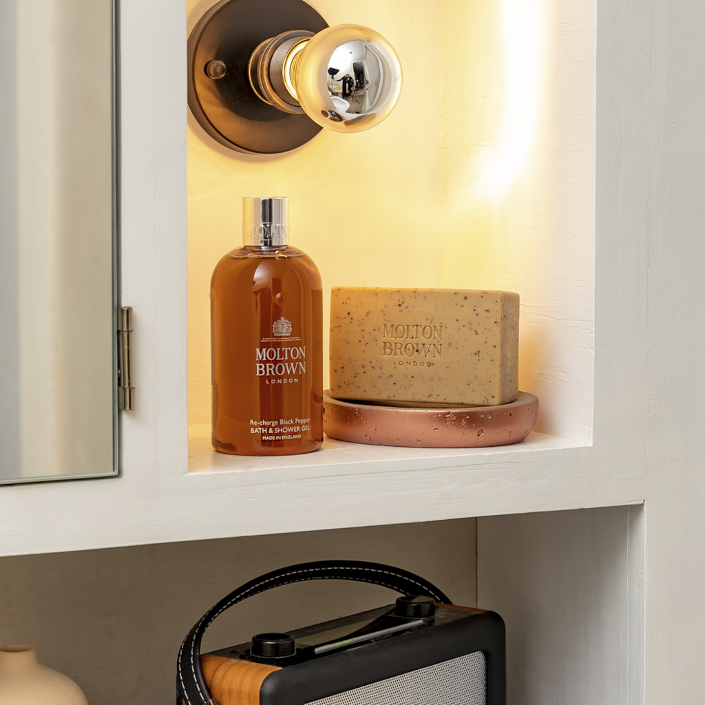 Molton Brown Black Pepper Body Wash: Invigorating Cleanse