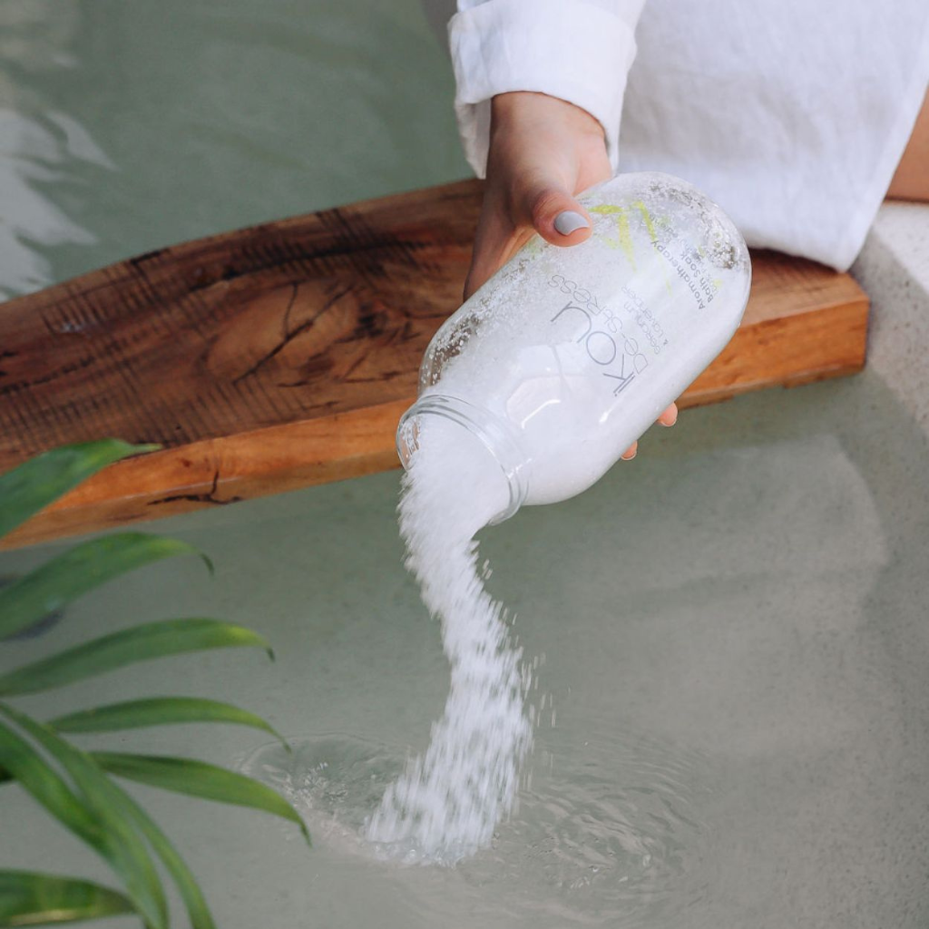 iKOU De-Stress Aromatherapy Bath Soak 850g Jar - Adore Beauty